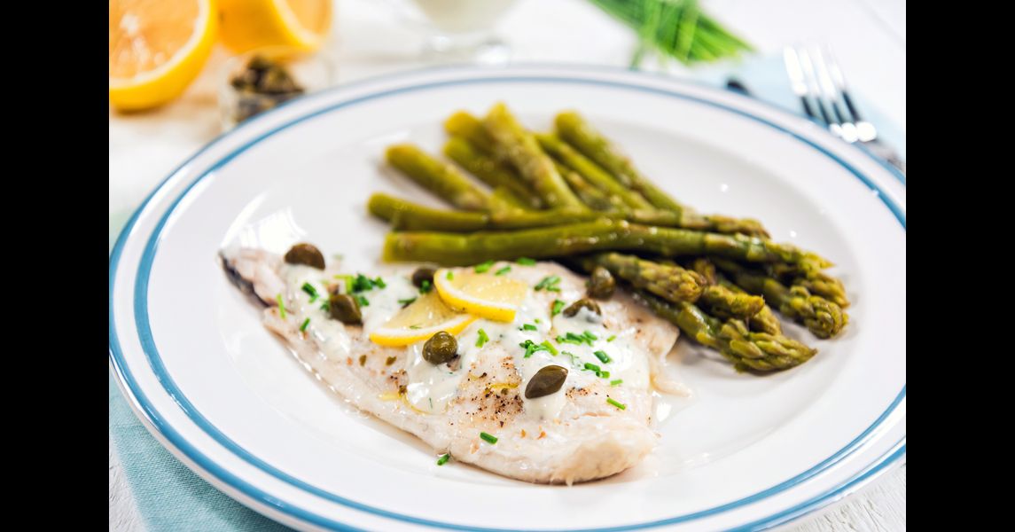 Reteta - File de dorada cu sparanghel la aburi