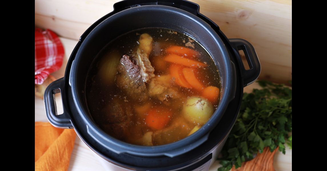 reteță carne: rasol de vițel, legume, sos mărar cu Express Multicooker ...