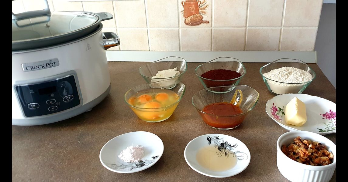 Rețetă negresă cu iaurt, miere și nuci la Slow Cooker 5.0 L Digital ...