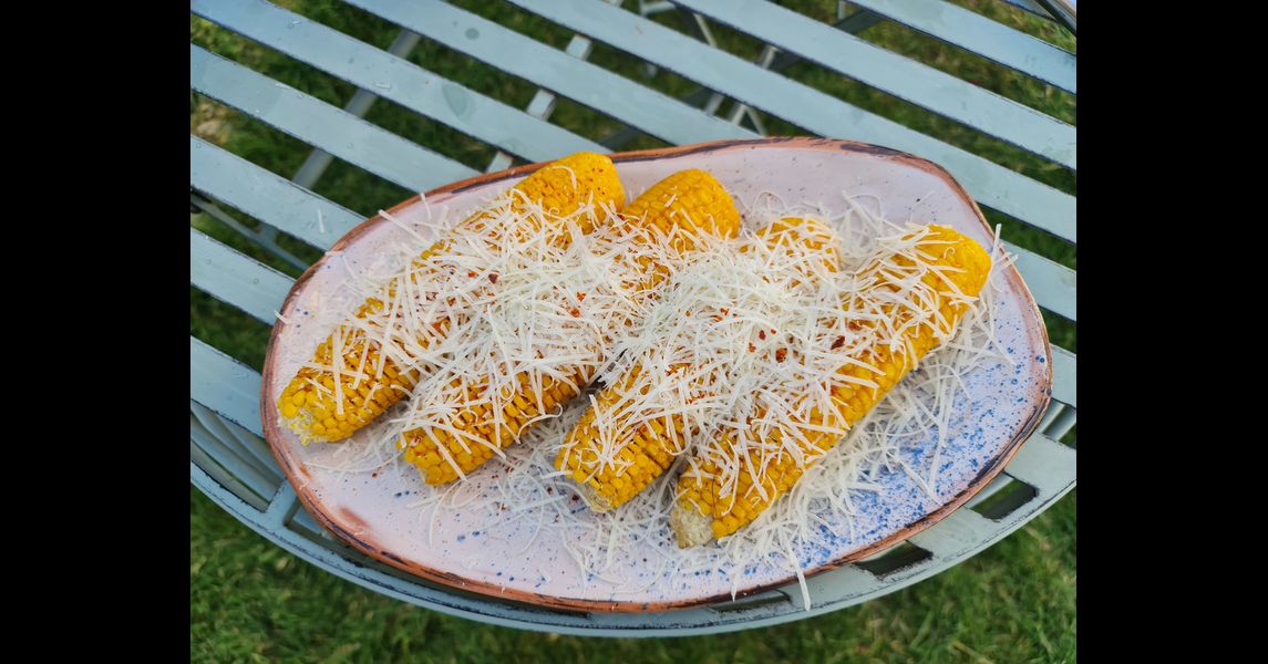 Rețetă porumb fiert cu usturoi, unt și parmezan la Turbo Express